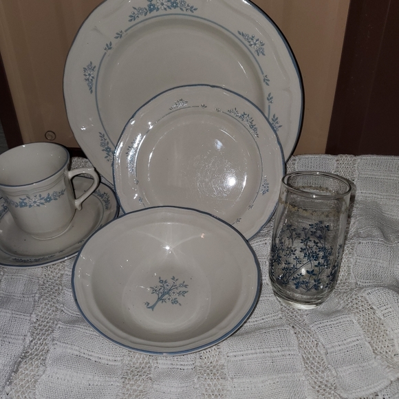 Sakura | Dining | Sakura Spring Bouquet Debbie Mumm Dinnerware | Poshmark